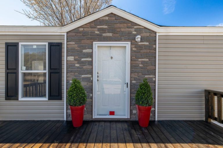 5 Tips for Decorating Your Home This Holiday Season - Triple L Homes